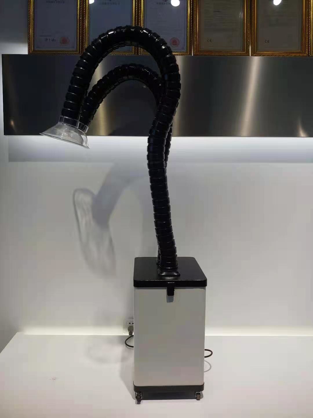 Stable 5800r/Min Hair Salon Fume Extractor Height 480mm